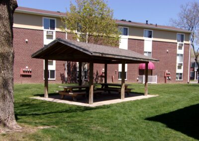 Hillview Townhomes & Apartments